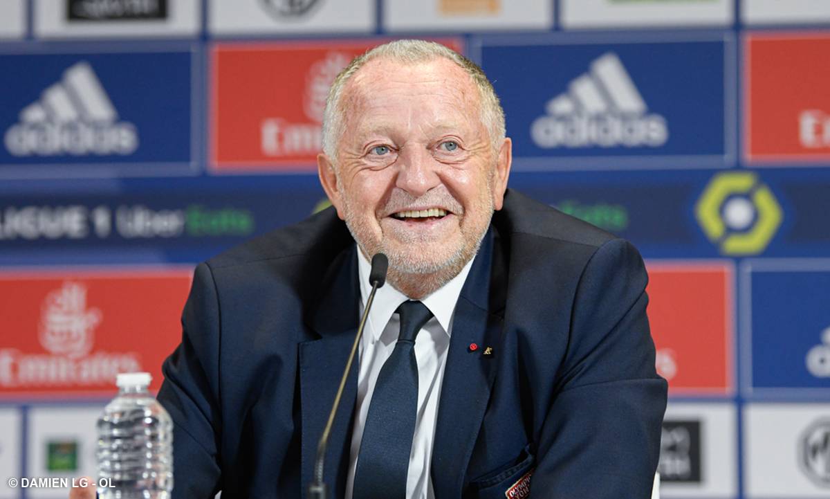 Jean-Michel Aulas looks at the mercato