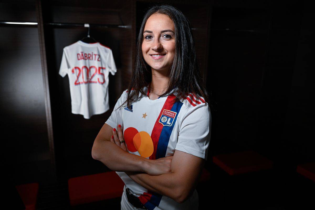 Sara Däbritz joins OL through 2025