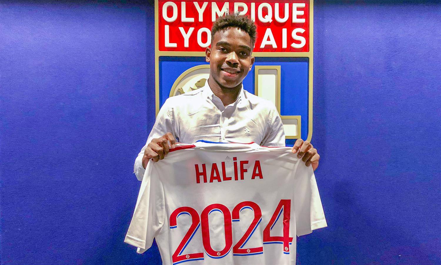 Islamdine Halifa signs a development contract